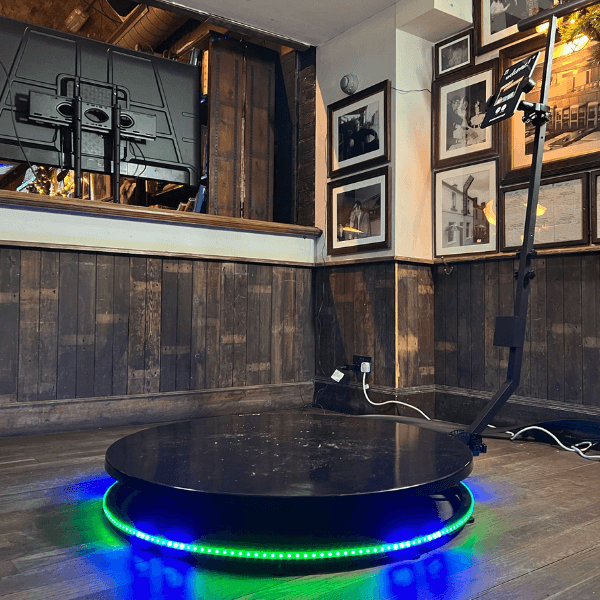 Award-winning Photo Booths, Magic Mirrors, Selfie Pods, Taxi ...