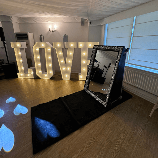 Award-winning Photo Booths, Magic Mirrors, Selfie Pods, Taxi ...